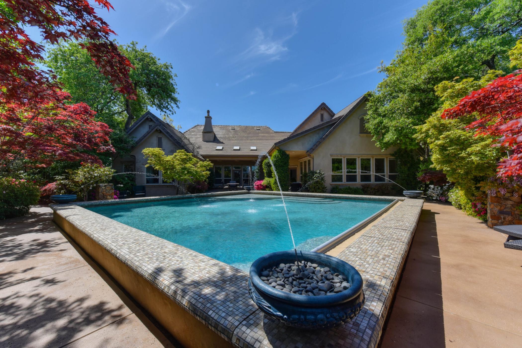 Custom Pool Waterscapes & Features New York - Roma Pools